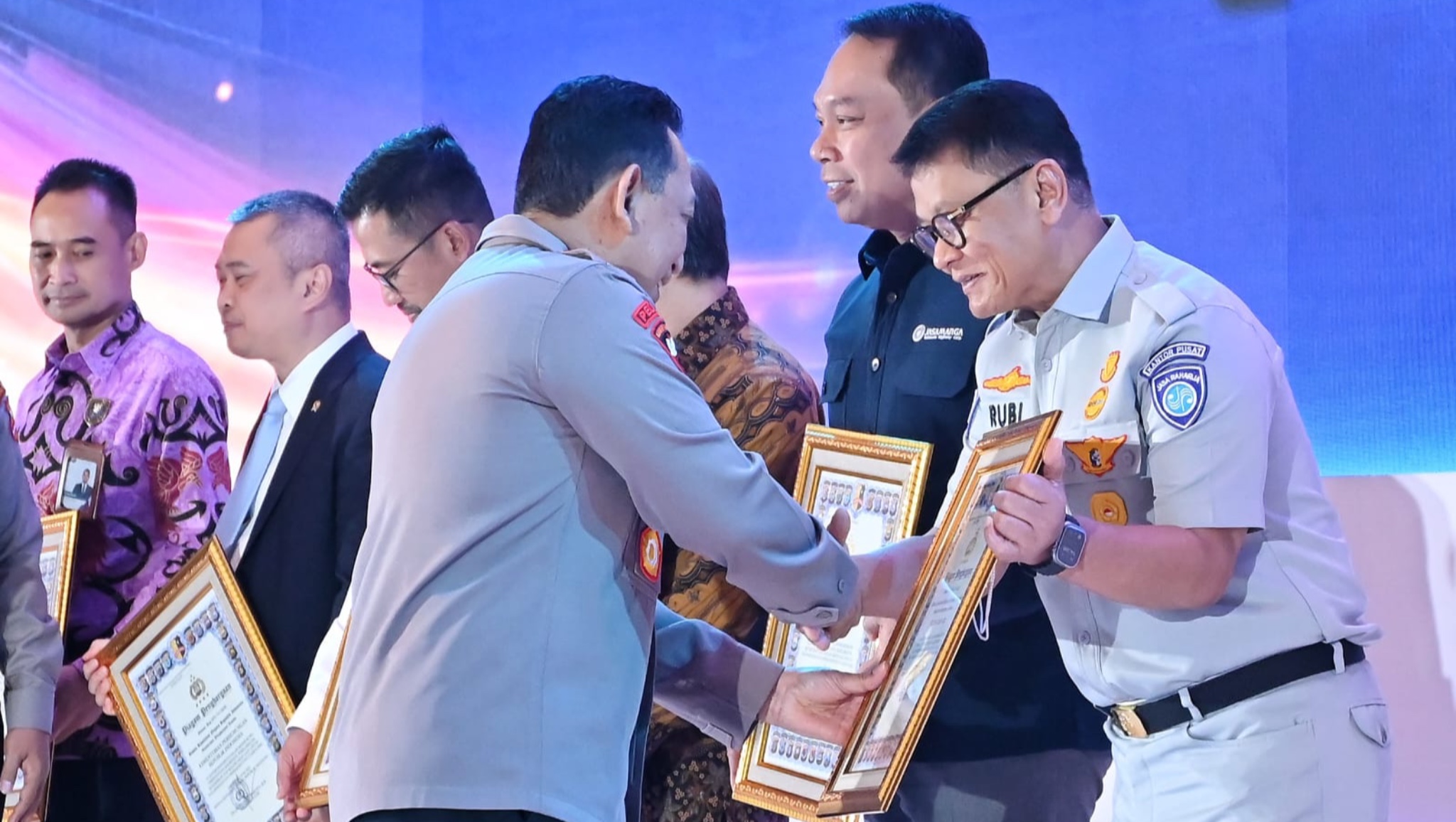 Jasa Raharja Raih Penghargaan dari Kapolri atas Kontribusi dalam Operasi Ketupat 2025 ...